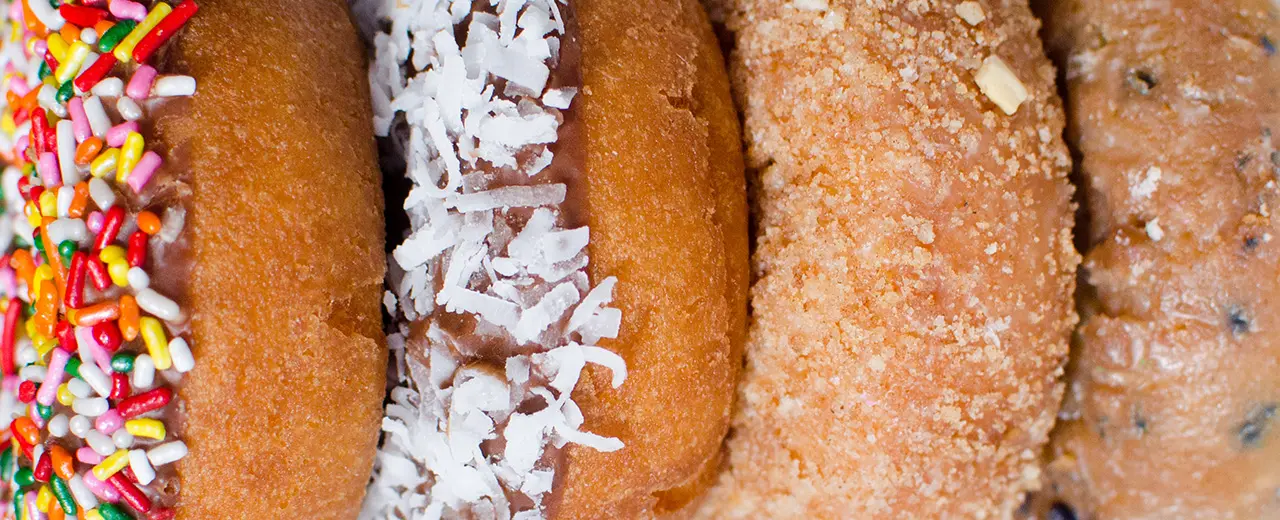 Cómo Decorar Donas Con Chocolate Para Un Delicioso Toque Final | ADN ...